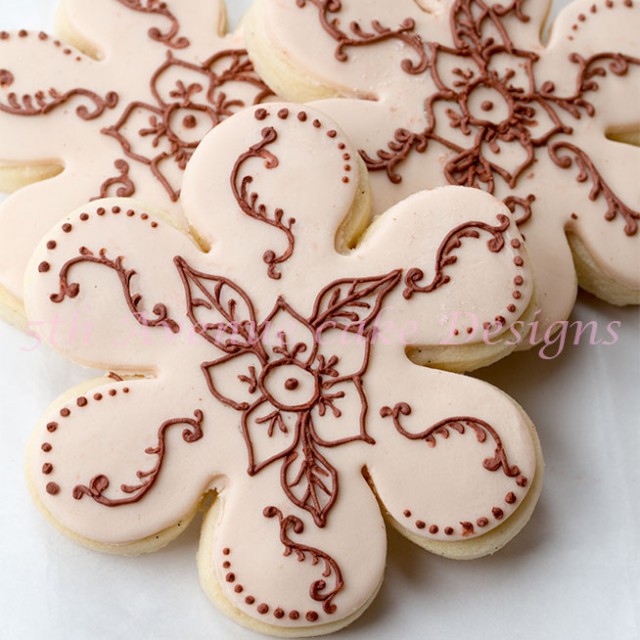 How to Create Henna Flower Cookies with Royal Icing | 5th Avenue Cake ...