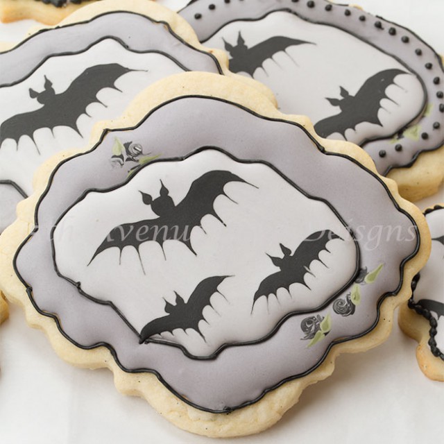 How to Create Wet on Wet Bat Cookies | 5th Avenue Cake Designs